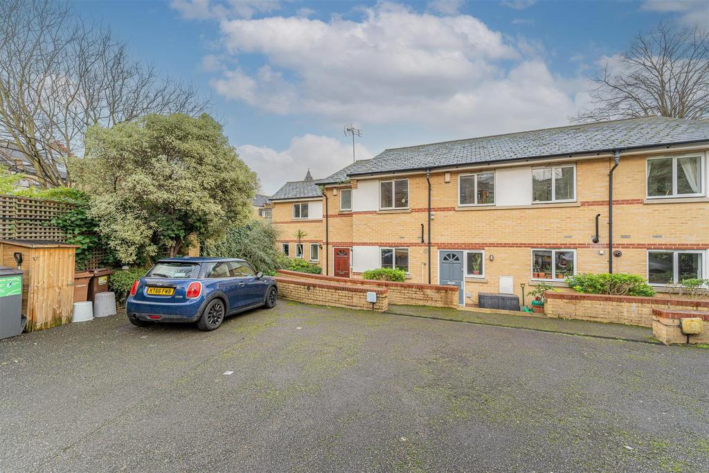 Alvington Crescent, London 3 bed house for sale - £725,000