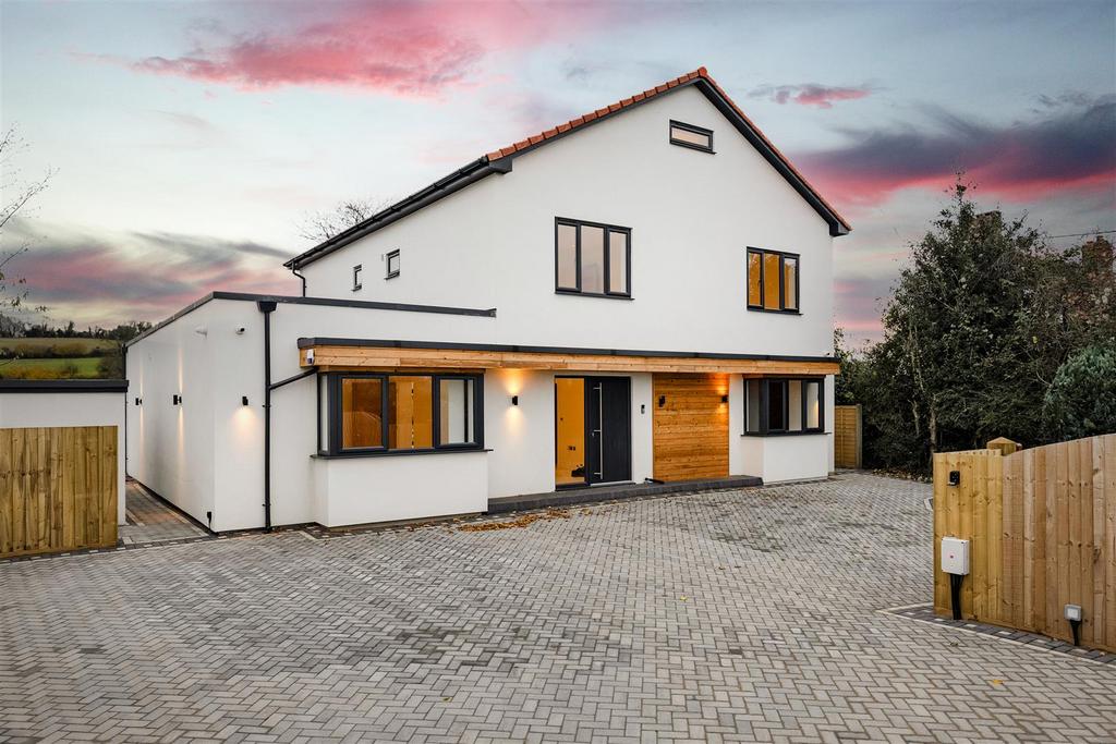 Beautiful Contemporary Detached... 5 bed detached house - £1,150,000