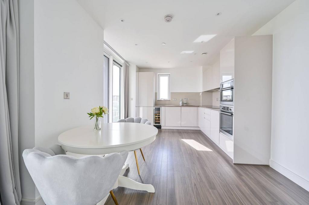 Nine Elms Point, Nine Elms, London, SW8 2 bed flat for sale - £875,000
