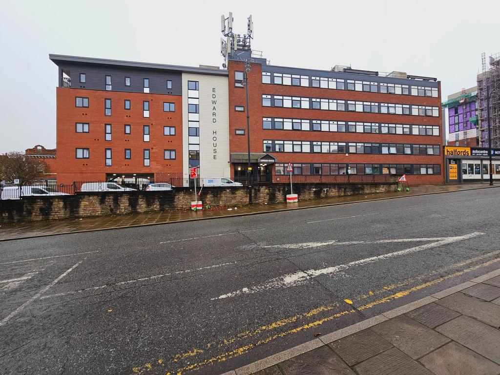 Edward House, Edward Street, Stockport 2 bed apartment - £995 pcm (£230 pw)