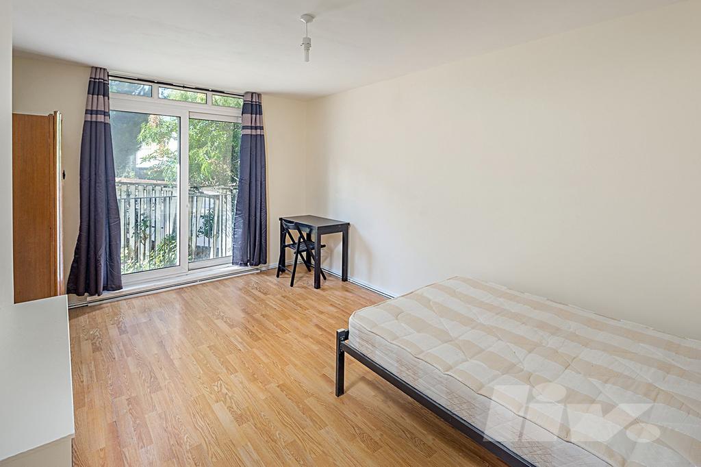 Dobson Close, London NW6 4 bed flat - £3,900 pcm (£900 pw)