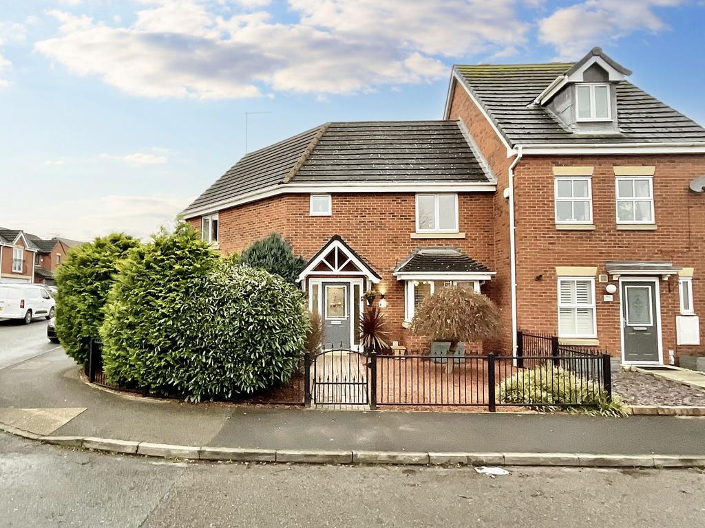 Fairfax Drive, Nantwich, CW5 3 bed end of terrace house - £330,000