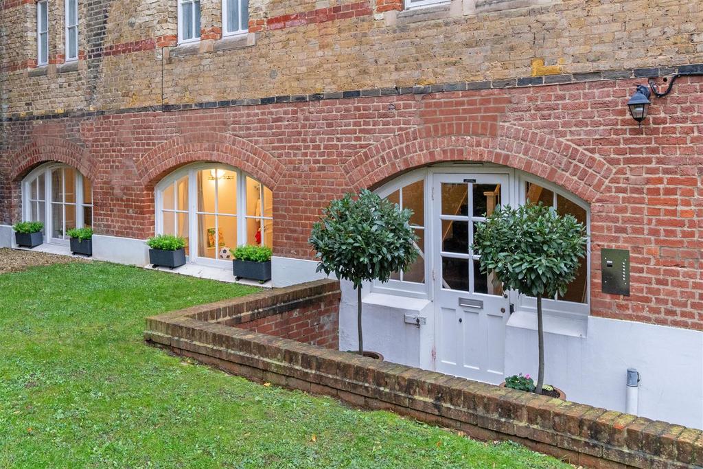 Victory Road, Wanstead 2 bed flat - £470,000