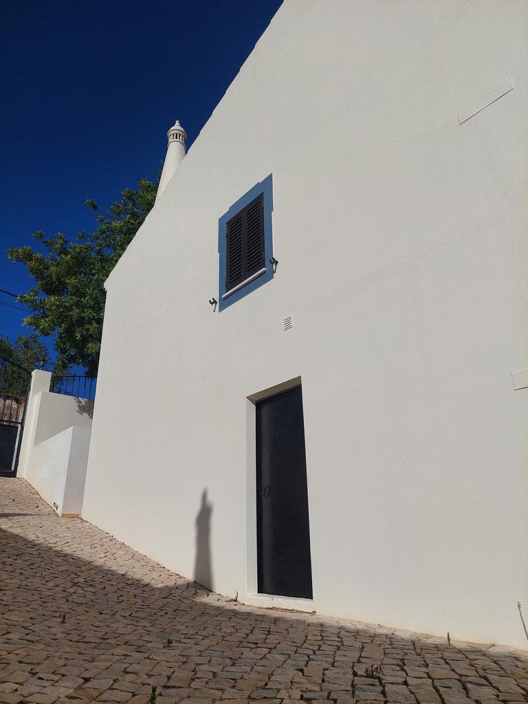 8100 Loulé 3 bed villa - £470,327* (€550,000)