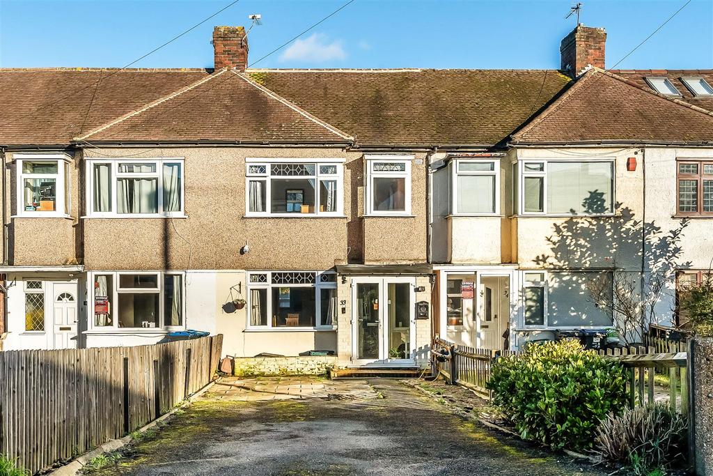 Garth Close, Stonecot Hill, Morden 3 bed house - £515,000