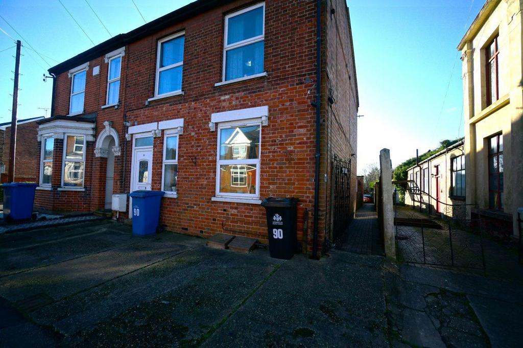 Foxhall Road 2 bed flat - £800 pcm (£185 pw)