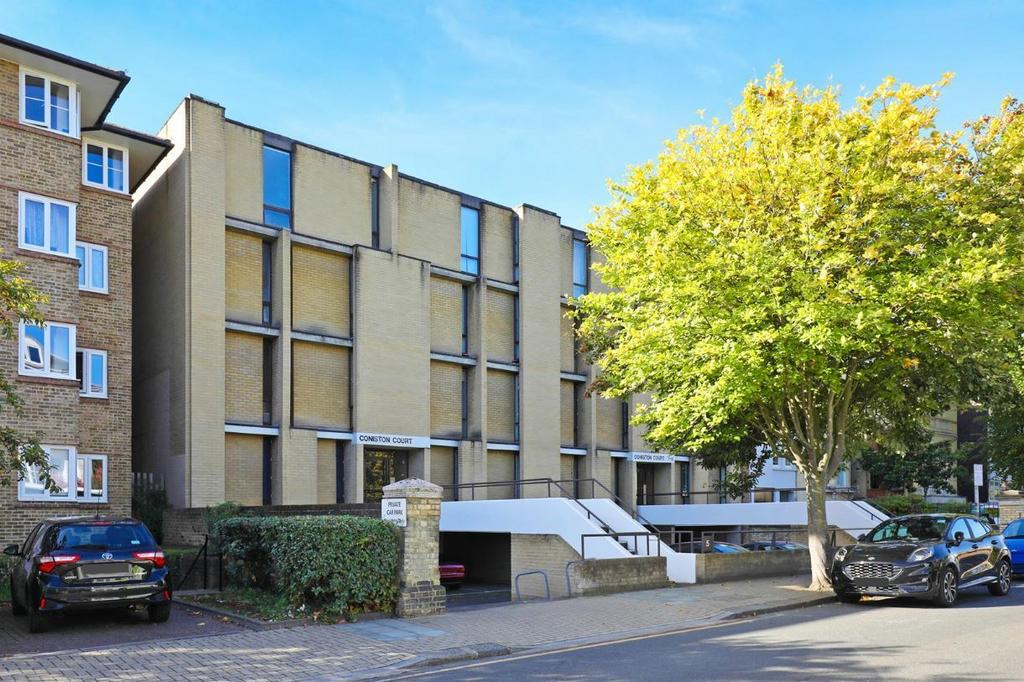 Carlton Drive, Putney, London 2 bed flat - £1,900 pcm (£438 pw)