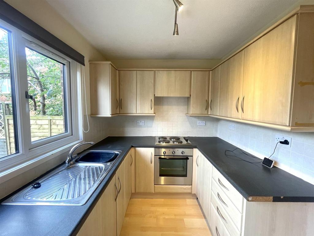 Medhurst, Two Mile Ash 2 bed semi-detached house - £1,195 pcm (£276 pw)