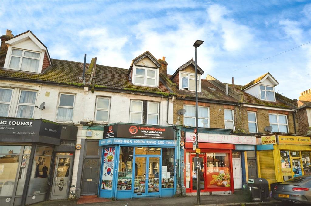 Whitton Road, Hounslow TW3 2 bed flat - £300,000