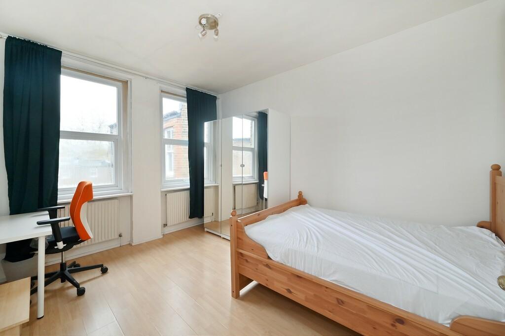 Talgarth Mansions, Barons Court, W14 2 bed flat to rent - £2,188 pcm (£ ...