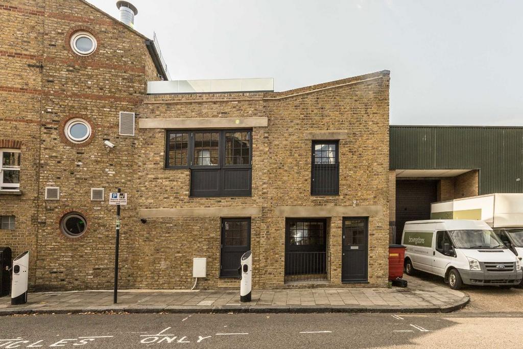 Edgel Street, London SW18 2 bed terraced house to rent - £3,500 pcm (£ ...