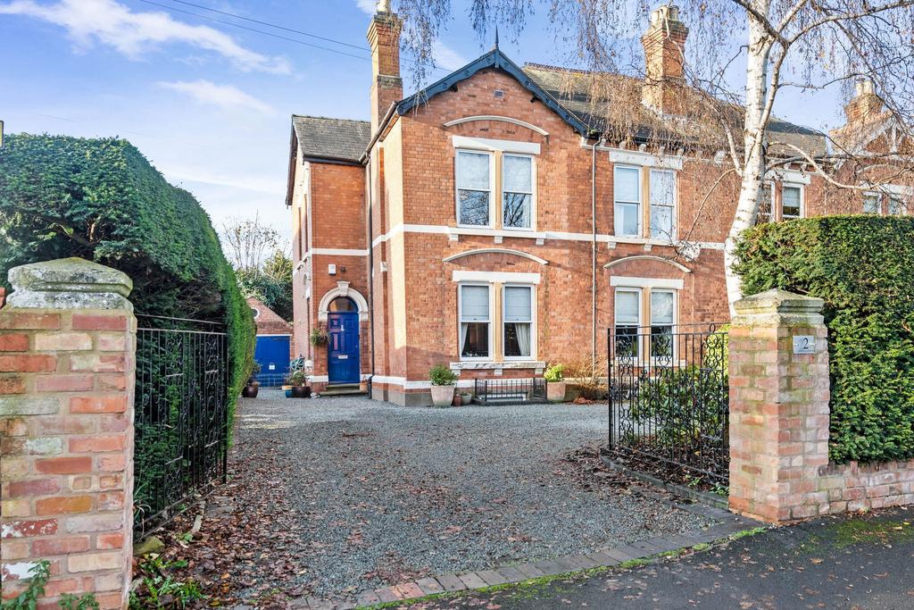 2 Thorneloe Road, Barbourne... 6 bed semi-detached house - £795,000