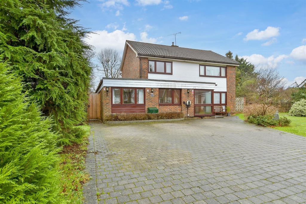 Fairoak Close, Kenley, Surrey 6 bed detached house for sale - £950,000
