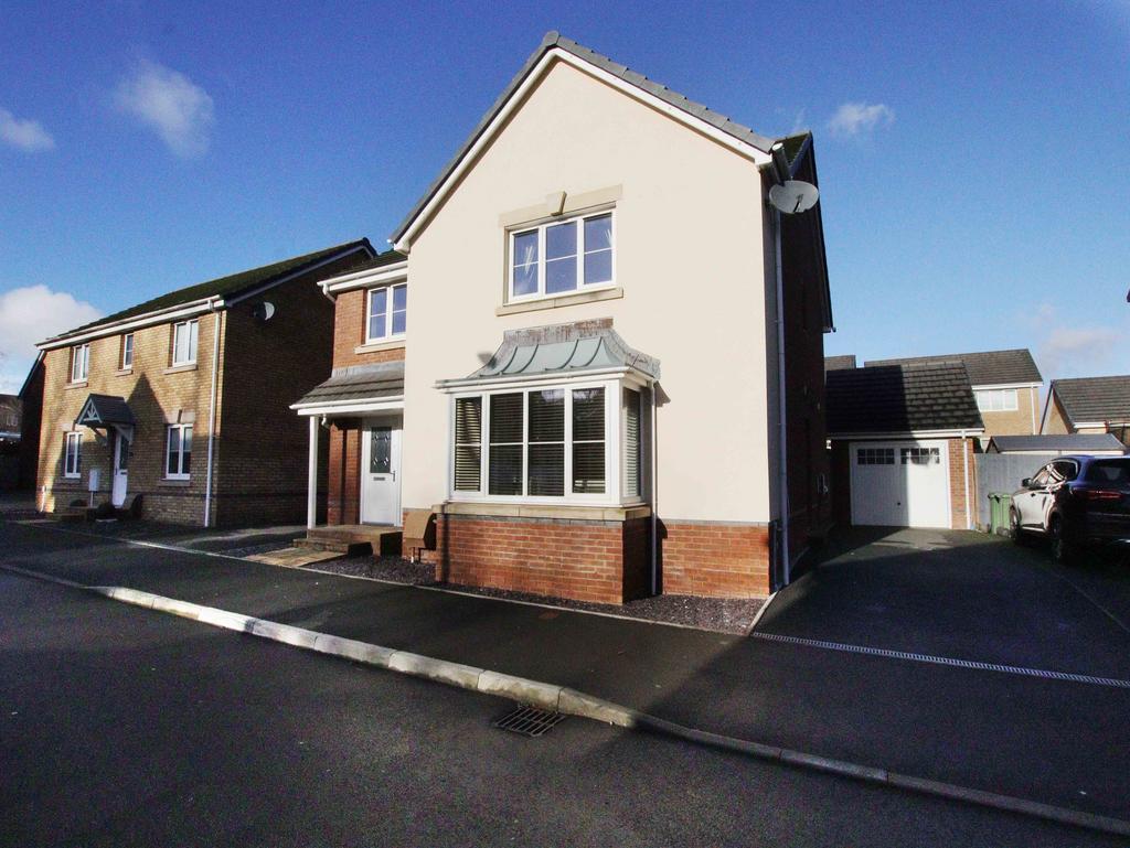 Bryn Meurig, Llanharry, CF72 9FY 4 bed detached house - £380,000