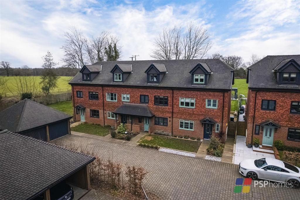 Woodland's Edge, Handcross 3 bed terraced house - £525,000