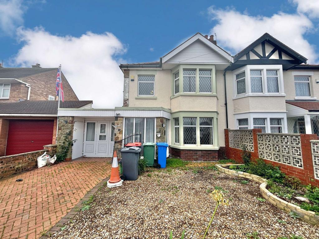 North Drive, Cleveleys FY5 4 bed semi-detached house for sale - £175,000