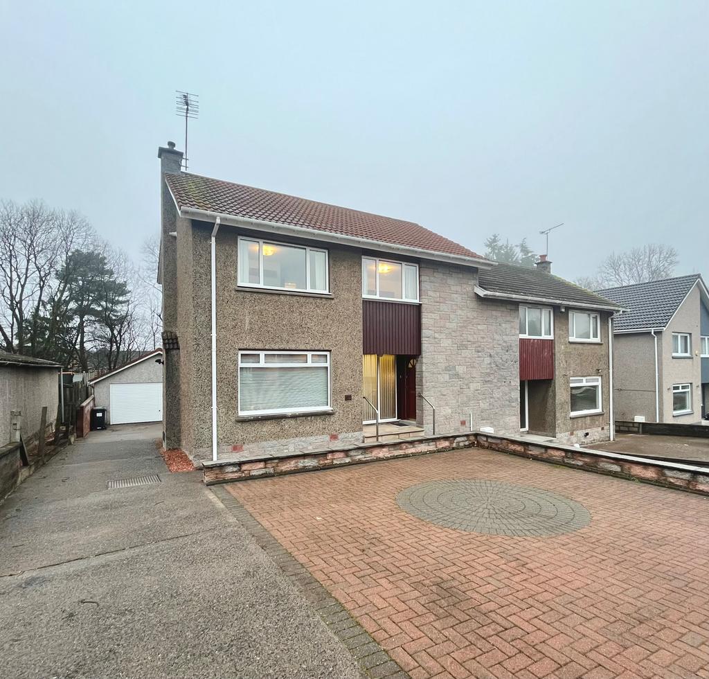 Dunmar Crescent, Alloa FK10 3 bed semi-detached house - £217,000