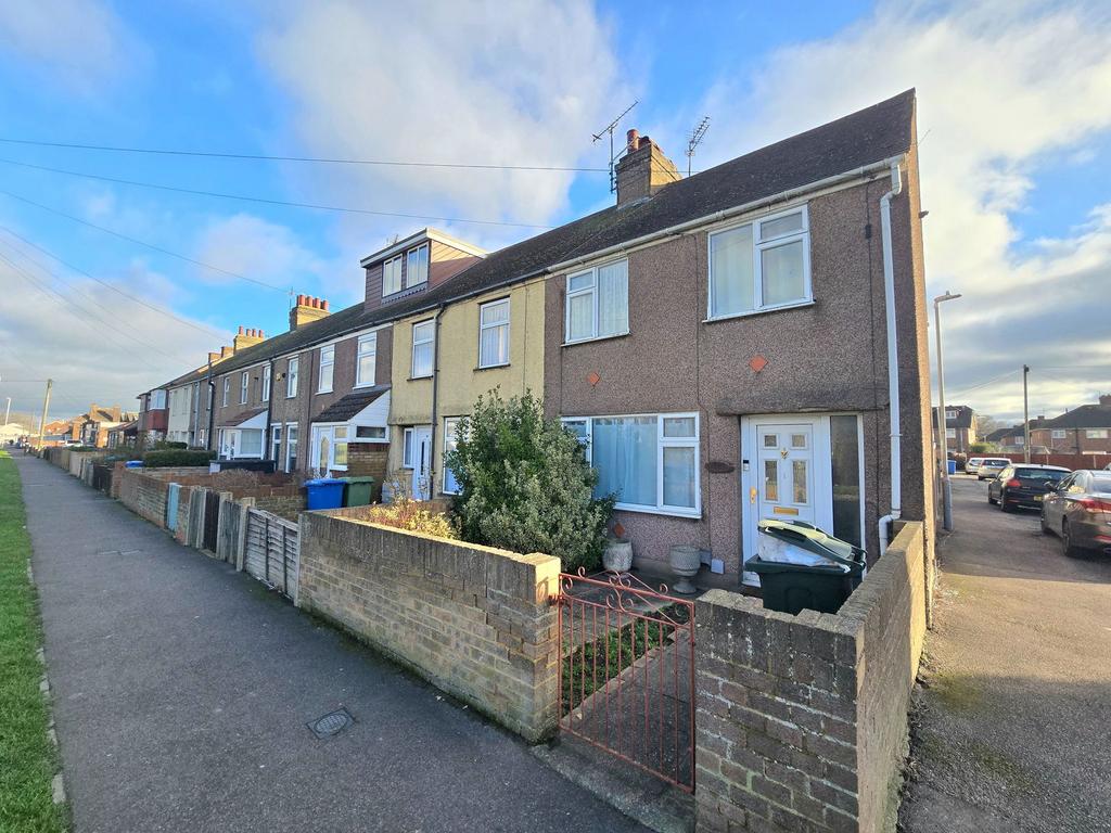 New Road, Sheerness ME12 2 bed end of terrace house - £210,000