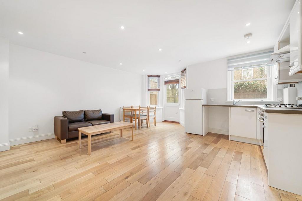 Endymion Road, London SW2 2 bed flat - £575,000