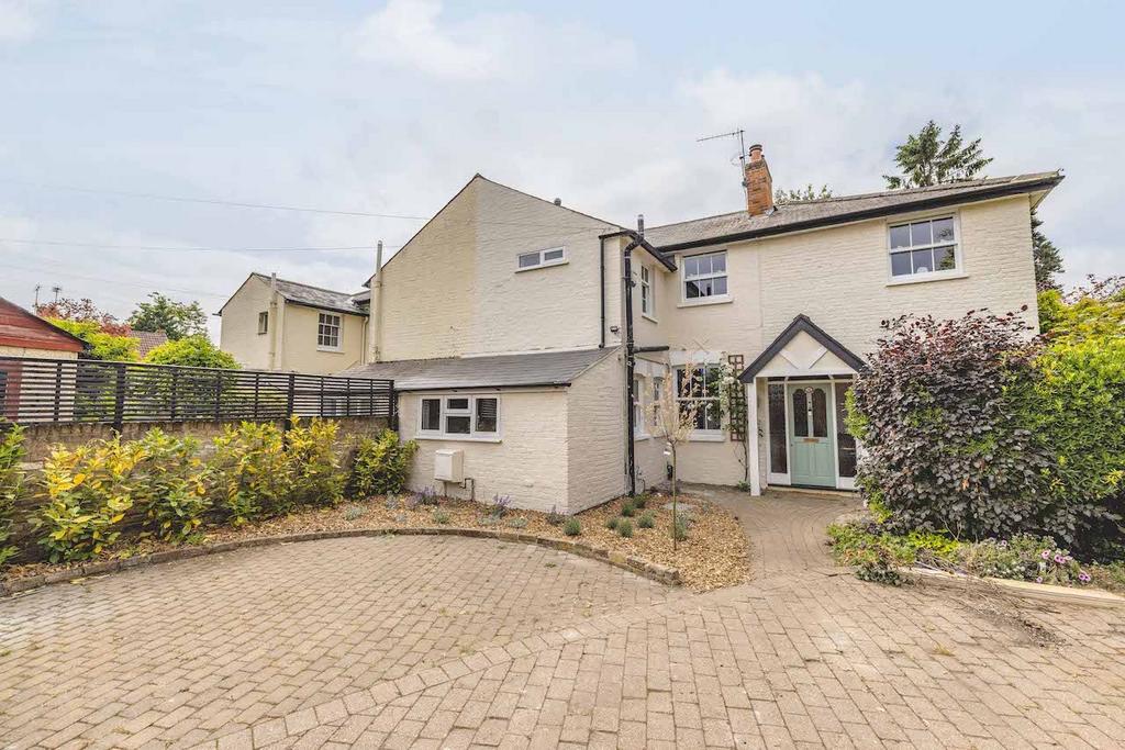 Horton Road, Datchet SL3 4 bed house to rent - £2,850 pcm (£658 pw)