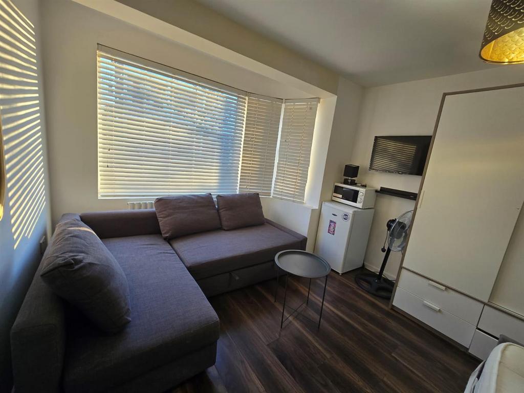 Mogden Lane, Isleworth House share - £995 pcm (£230 pw)
