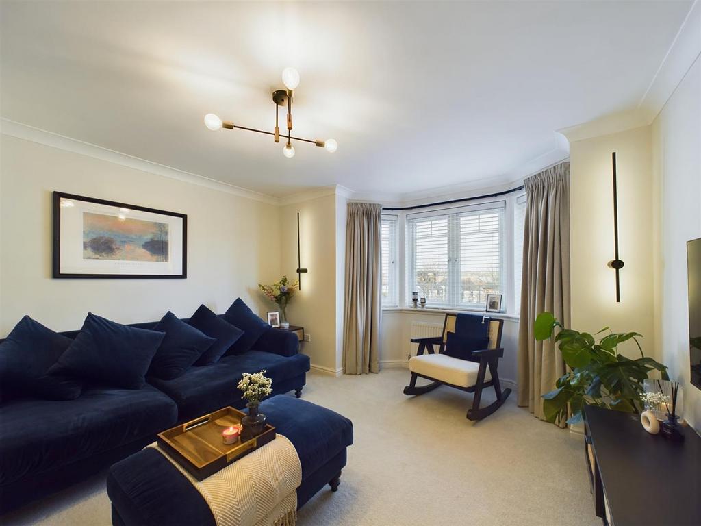 Simpson Square, Perth PH1 2 bed flat - £127,500