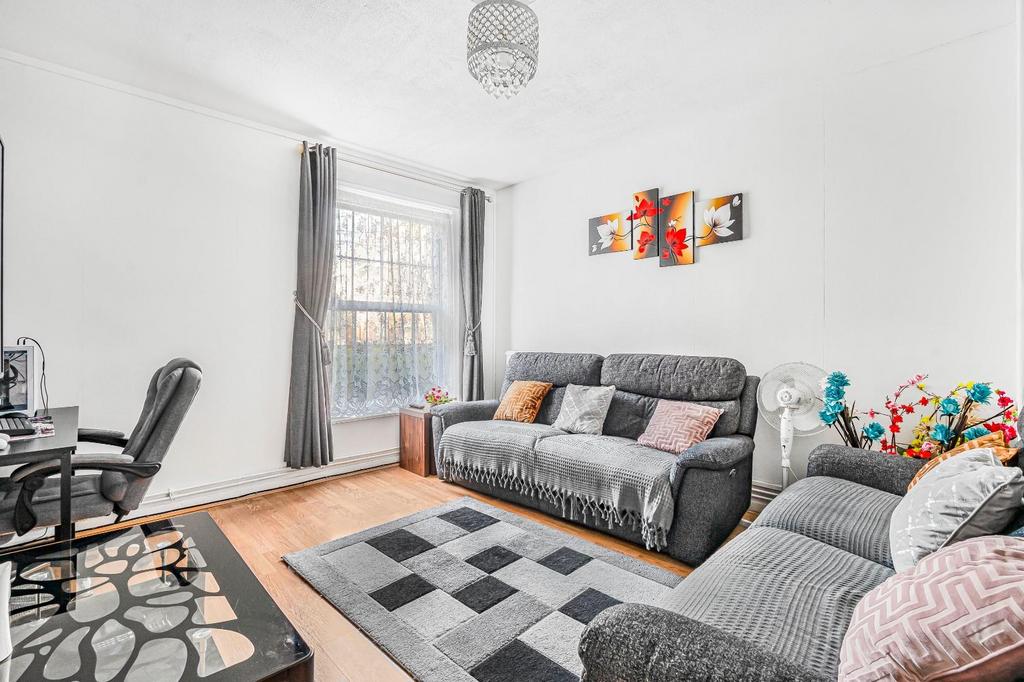 Comber House, London, SE5 3 bed flat - £365,000