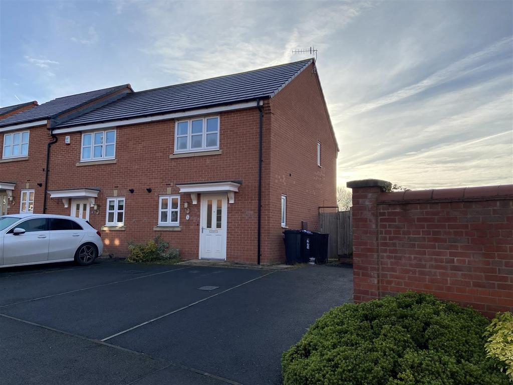 26 Lodge Farm Chase, Ashbourne 2 bed townhouse - £220,000