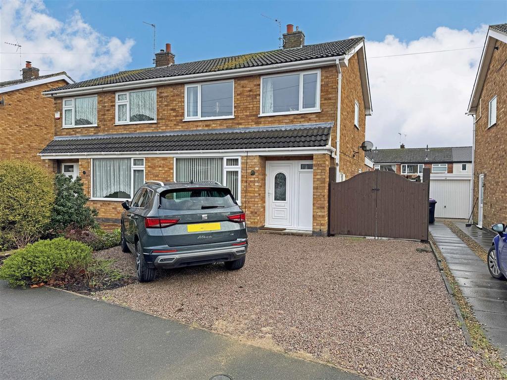 Barnwell Road, Stamford 3 bed semi-detached house - £335,000