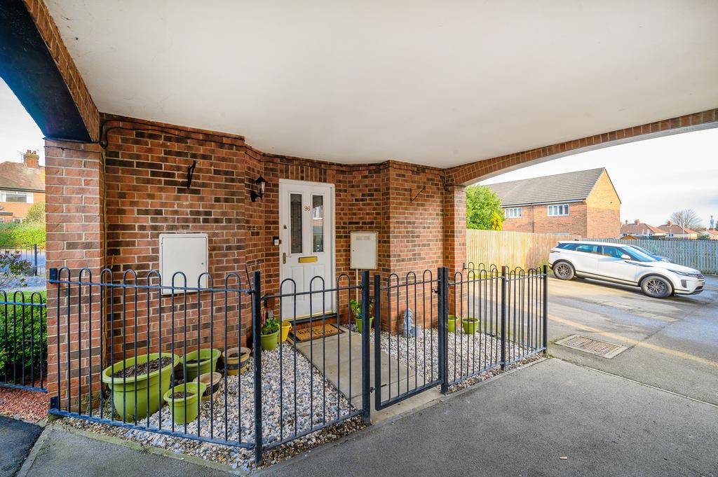Shire Road, Leeds, LS27 1 bed apartment for sale - £130,000