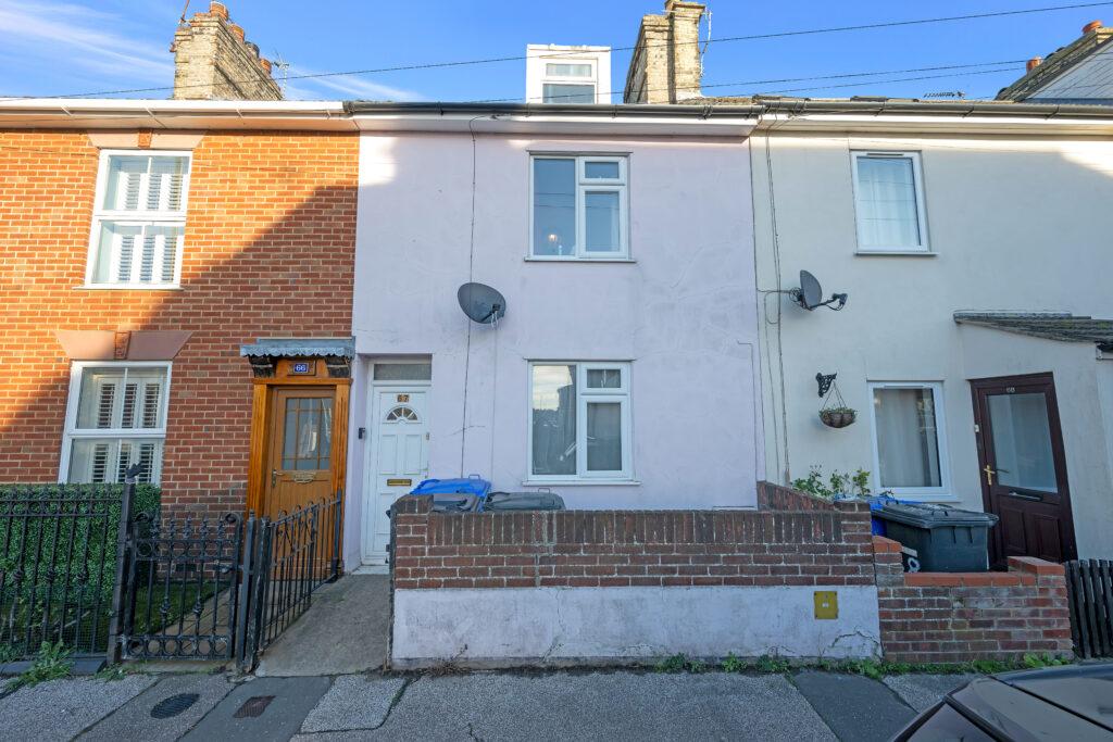 Tonning Street, Lowestoft NR32 4 bed terraced house - £90,000