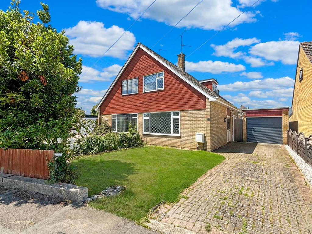 Lammas Way, Wivenhoe, Colchester, CO7 3 bed semi-detached house - £325,000