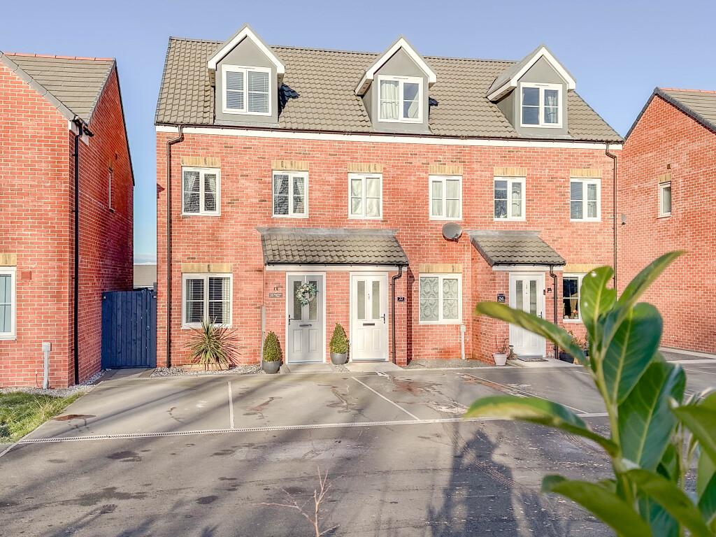 Pearwood Place, Acklam TS8 3 bed end of terrace house - £185,000