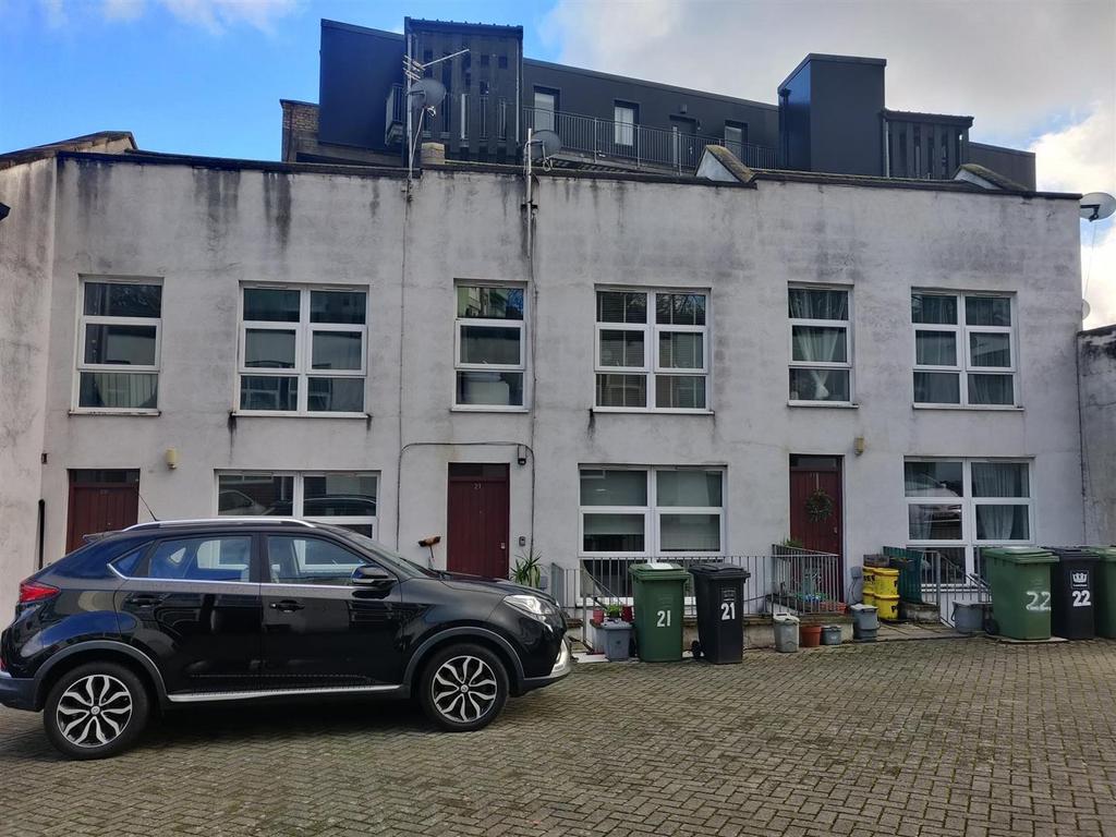Century Yard, London SE23 1 bed flat - £1,200 pcm (£277 pw)