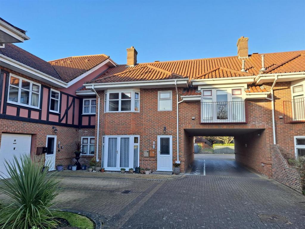 Sutherland Court Gardens, Cromer 2 bed apartment - £300,000