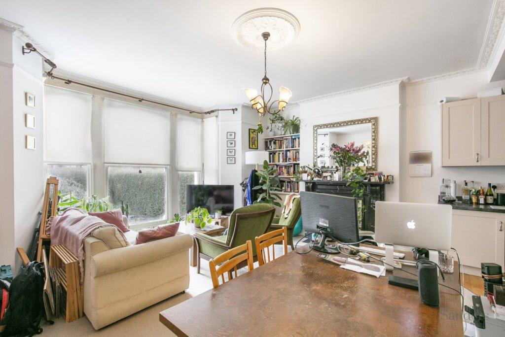 Queens Drive, Hackney N4 1 bed flat - £1,850 pcm (£427 pw)