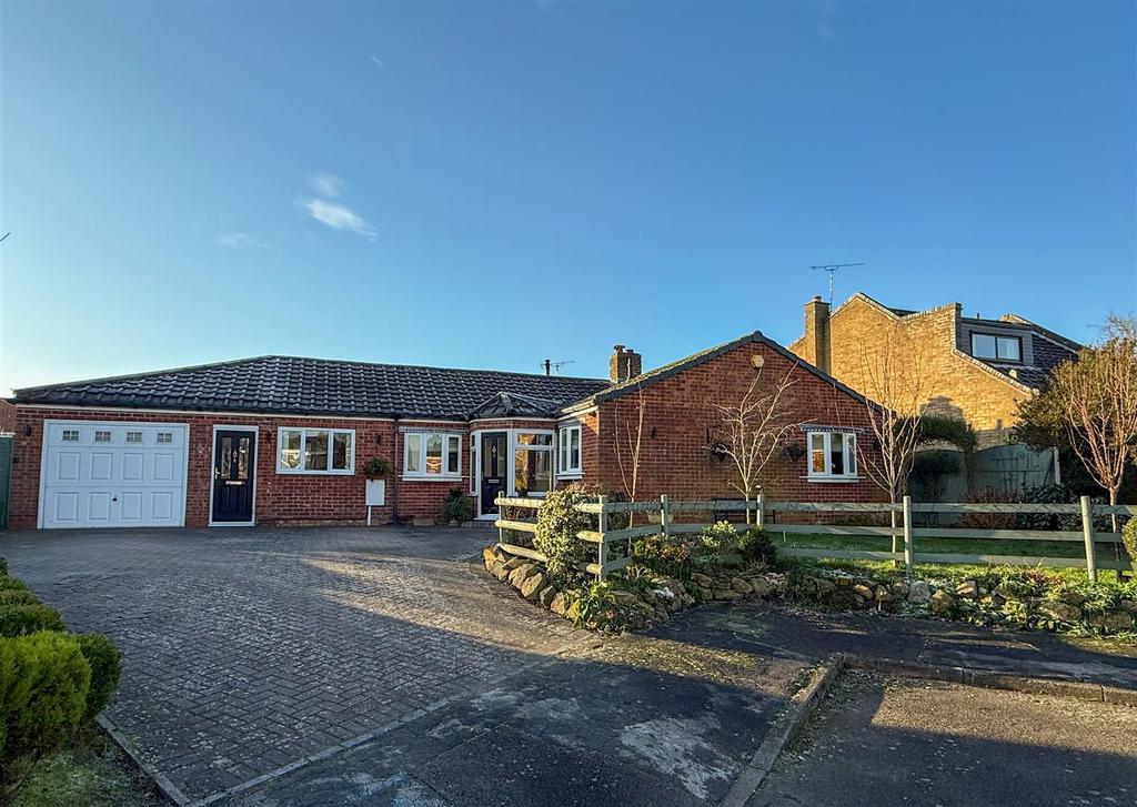 Church Path, Hampton Magna 4 bed detached bungalow - £475,000