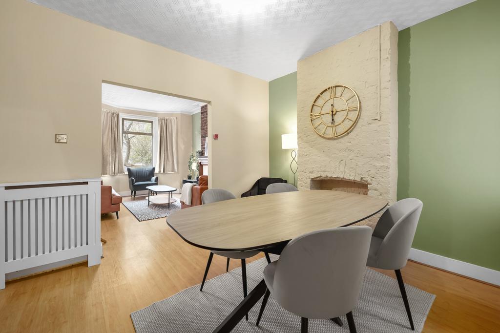 Faversham Road, London, SE6 2 bed terraced house - £2,300 pcm (£531 pw)