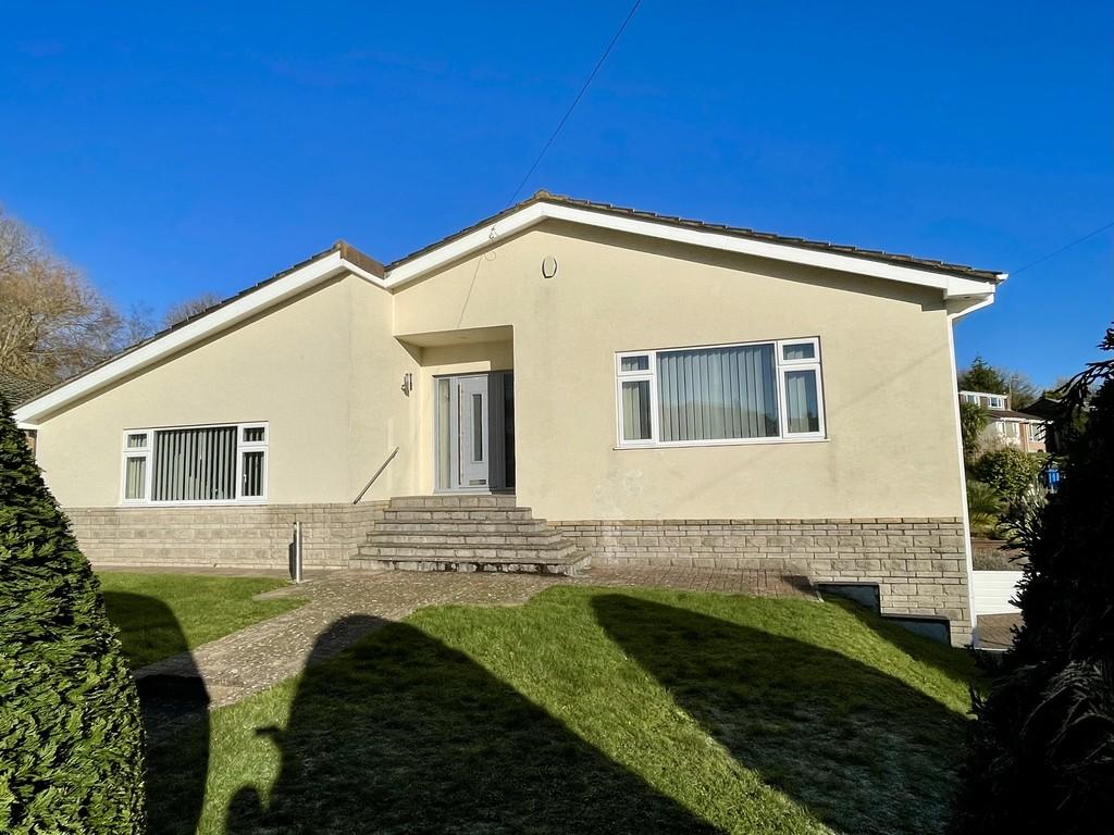 Lancaster Drive, Broadstone 3 bed detached bungalow - £550,000
