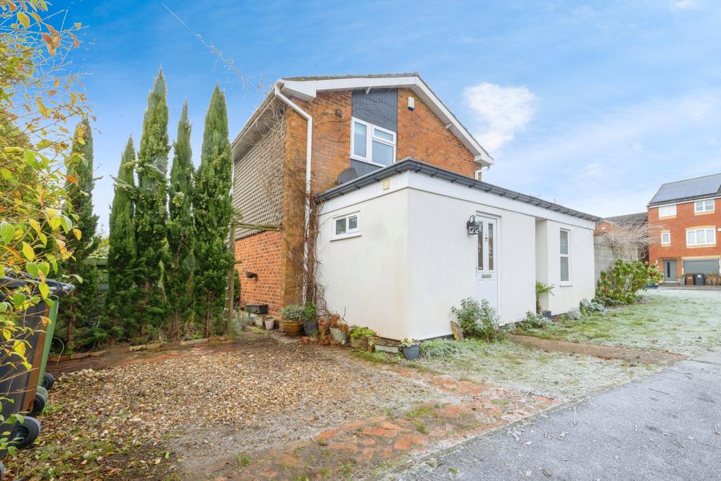 Mons Road, Lincolnshire LN1 3 bed end of terrace house - £230,000