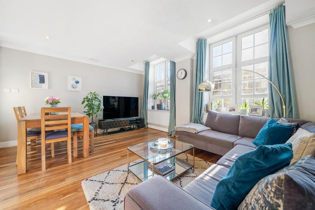 Ferndale Road, SW4 3 bed flat - £699,950