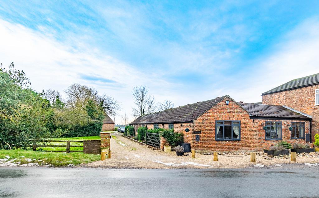 Selby YO8 4 bed barn conversion - £625,000