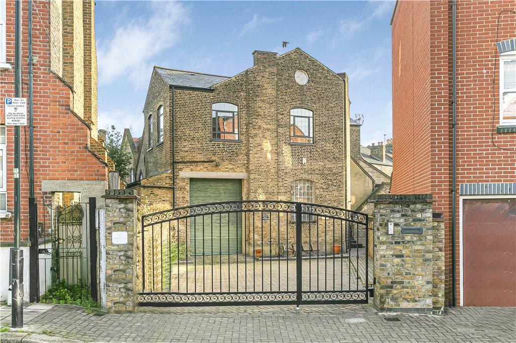 Shrubbery Road, London, SW16 2 bed apartment - £1,950 pcm (£450 pw)