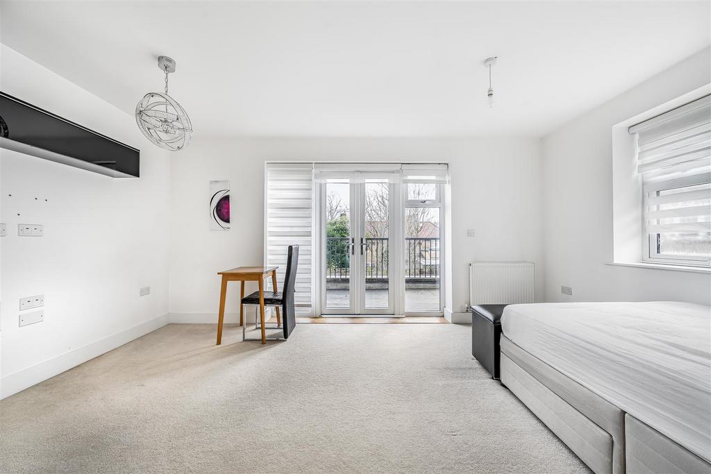 Emerald Square, London SW15 4 bed terraced house - £4,000 pcm (£923 pw)