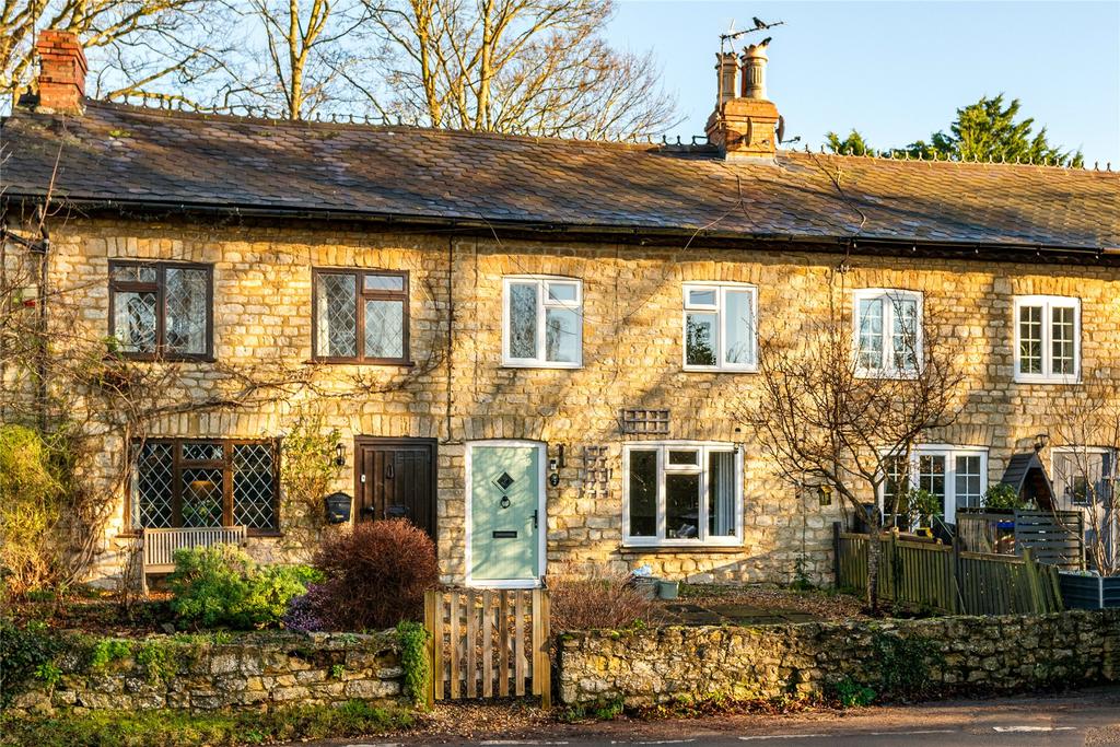 The Green, Turweston... 3 bed terraced house for sale - £350,000