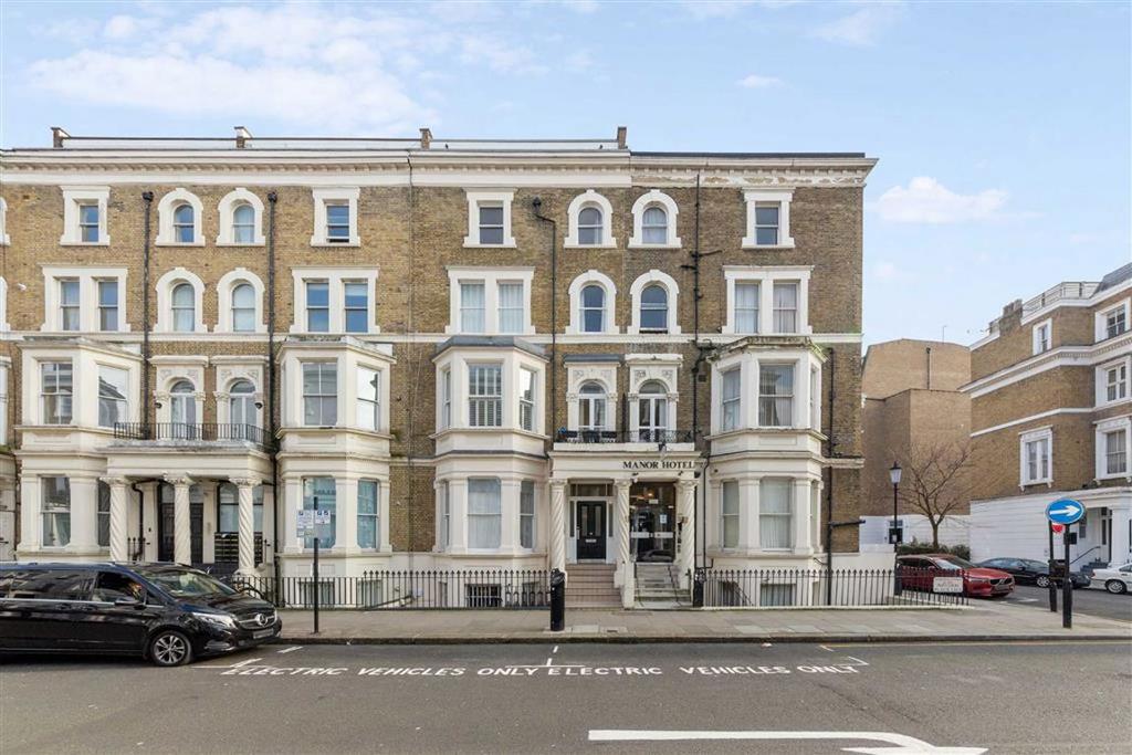 Nevern Place, London SW5 3 bed flat - £1,195,000