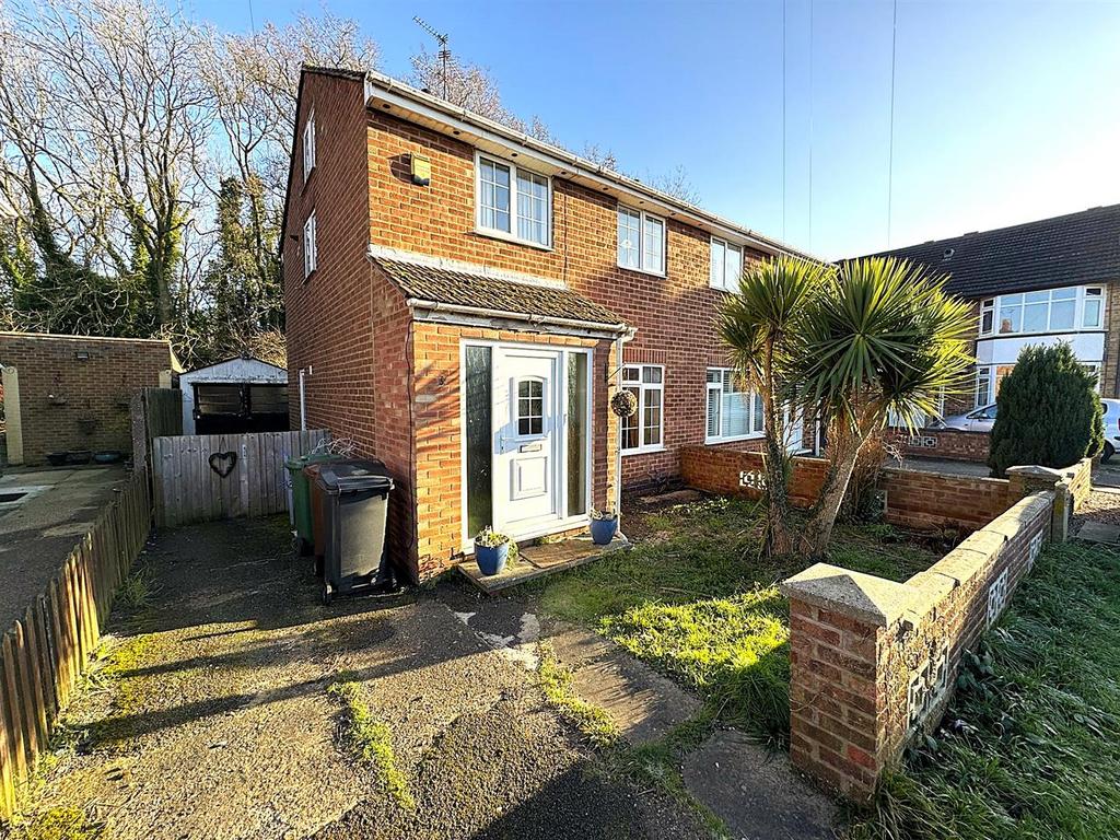 Surrey Close, Corby NN17 3 bed semi-detached house for sale - £225,000