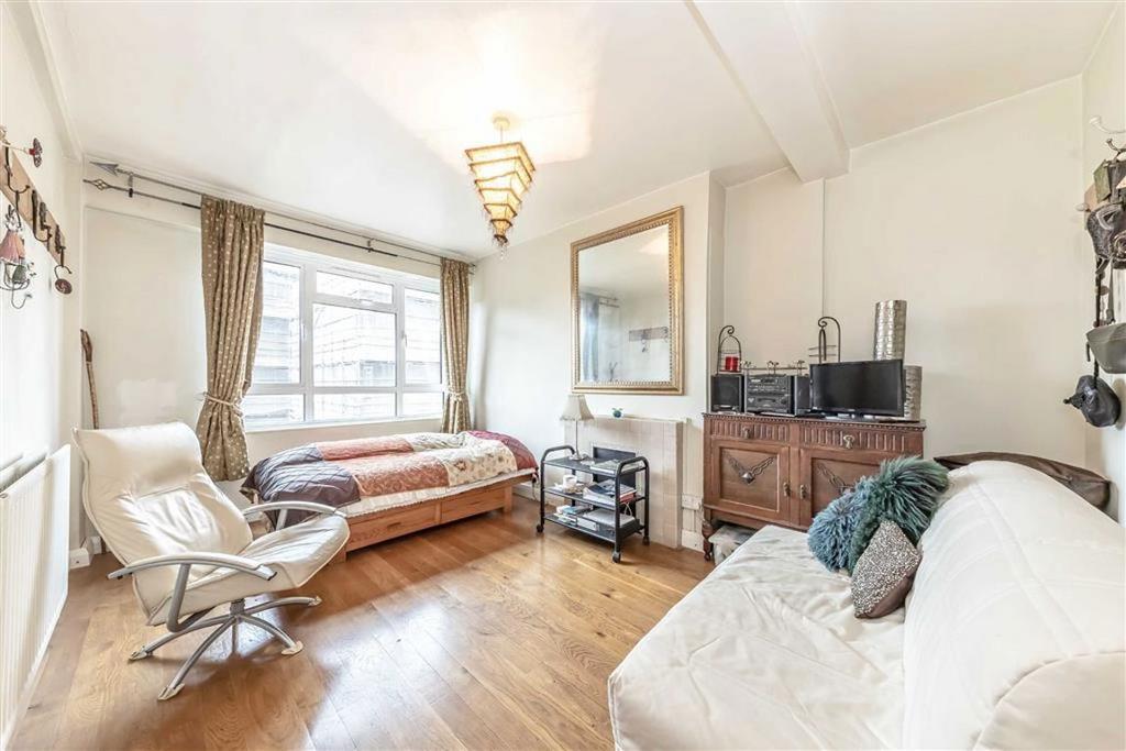 Nelson Square, London SE1 1 bed flat for sale - £350,000