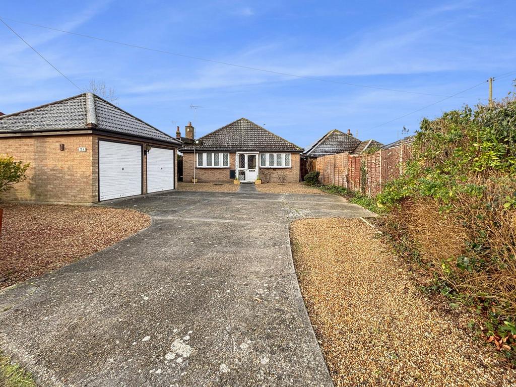 Elmstead Road, Wivenhoe, Colchester, CO7 3 bed detached bungalow for ...
