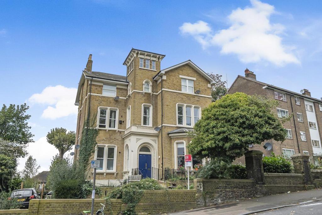 Lewisham Hill, Lewisham, London, SE13 2 bed flat for sale - £400,000